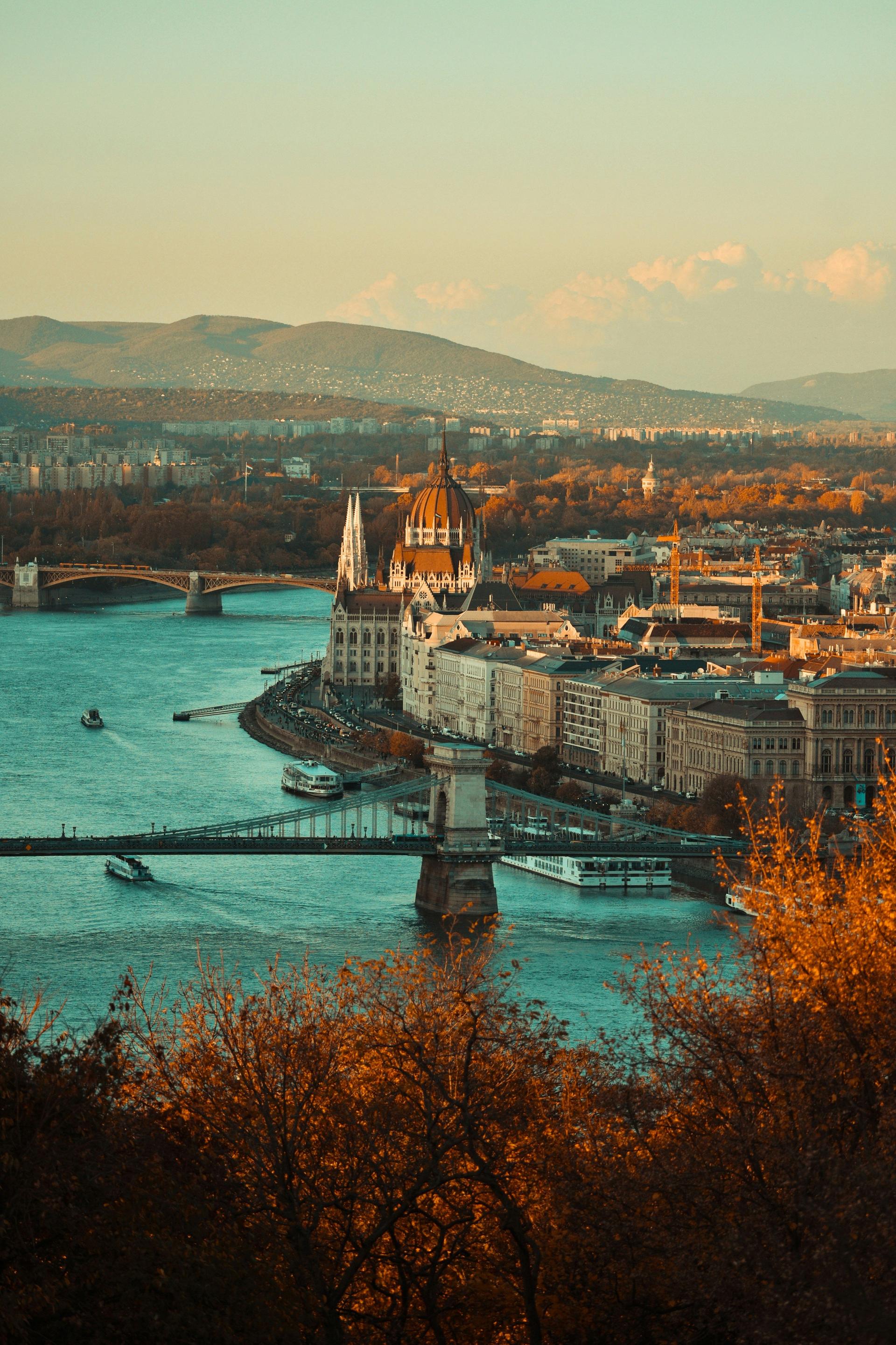 Budapest, la perla del Danubio que divide y a la vez une sus dos almas ...
